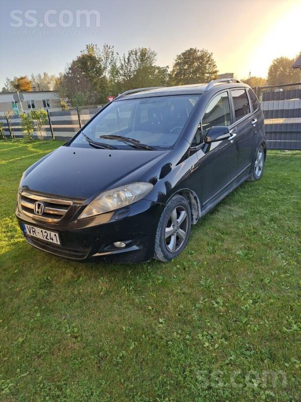 Black Honda FR-V 2007 in Riga, with an engine capacity of 1.80 L and mileage of 355 thousand km for 600 €, photo 3 on AUTOMOTO.COM.LV