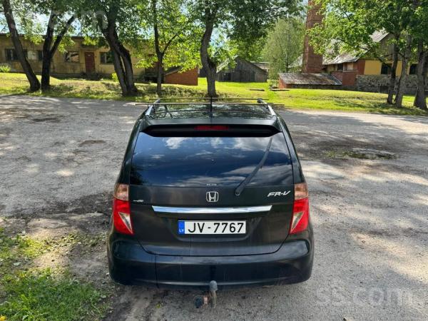 Black Honda FR-V 2008 in Cesis, with an engine capacity of 2.20 L and mileage of 249 thousand km for 1500 €, photo 3 on AUTOMOTO.COM.LV