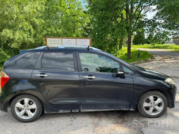 Black Honda FR-V 2008 in Cesis, with an engine capacity of 2.20 L and mileage of 249 thousand km for 1500 €, photo 5 on AUTOMOTO.COM.LV