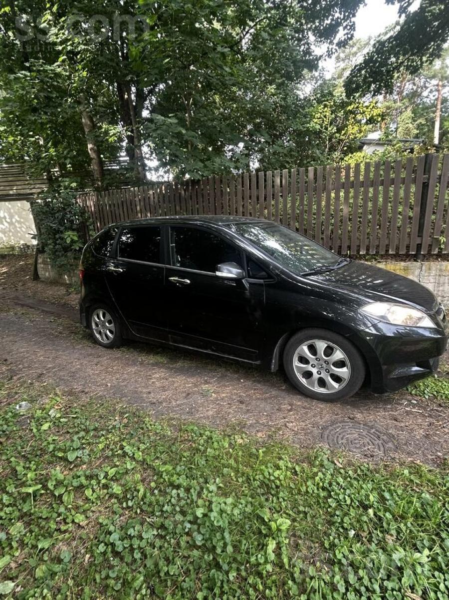 Black Honda FR-V 2008 in Riga, with an engine capacity of 1.80 L and mileage of 282 thousand km for 1001 €, photo 3 on AUTOMOTO.COM.LV