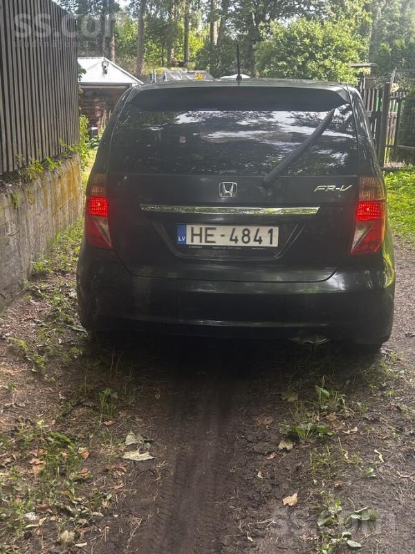 Melns Honda FR-V 2008 Rīga, ar dzinēja tilpumu 1.80 L un nobraukumu 282 tūkst. km par 1001 €, foto 3 vietnē AUTOMOTO.COM.LV