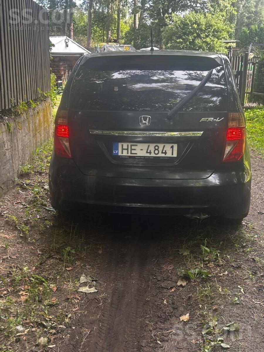 Black Honda FR-V 2008 in Riga, with an engine capacity of 1.80 L and mileage of 282 thousand km for 1001 €, photo 4 on AUTOMOTO.COM.LV