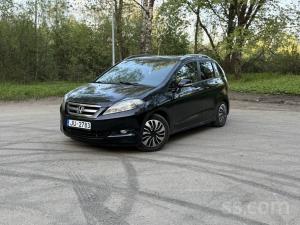 Black Honda FR-V 2009 in Riga, with an engine capacity of 2.20 L and mileage of 234 thousand km for 2090 €, photo 1 on AUTOMOTO.COM.LV