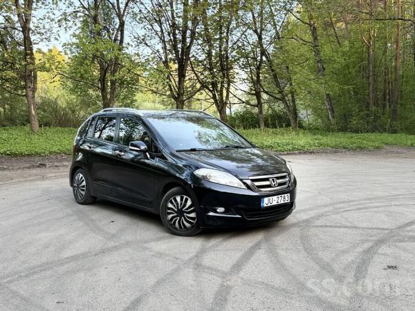 Black Honda FR-V 2009 in Riga, with an engine capacity of 2.20 L and mileage of 234 thousand km for 2090 €, photo 2 on AUTOMOTO.COM.LV