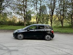 Black Honda FR-V 2009 in Riga, with an engine capacity of 2.20 L and mileage of 234 thousand km for 2090 €, photo 7 on AUTOMOTO.COM.LV