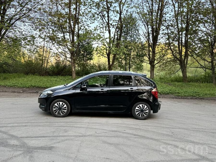 Black Honda FR-V 2009 in Riga, with an engine capacity of 2.20 L and mileage of 234 thousand km for 2090 €, photo 7 on AUTOMOTO.COM.LV