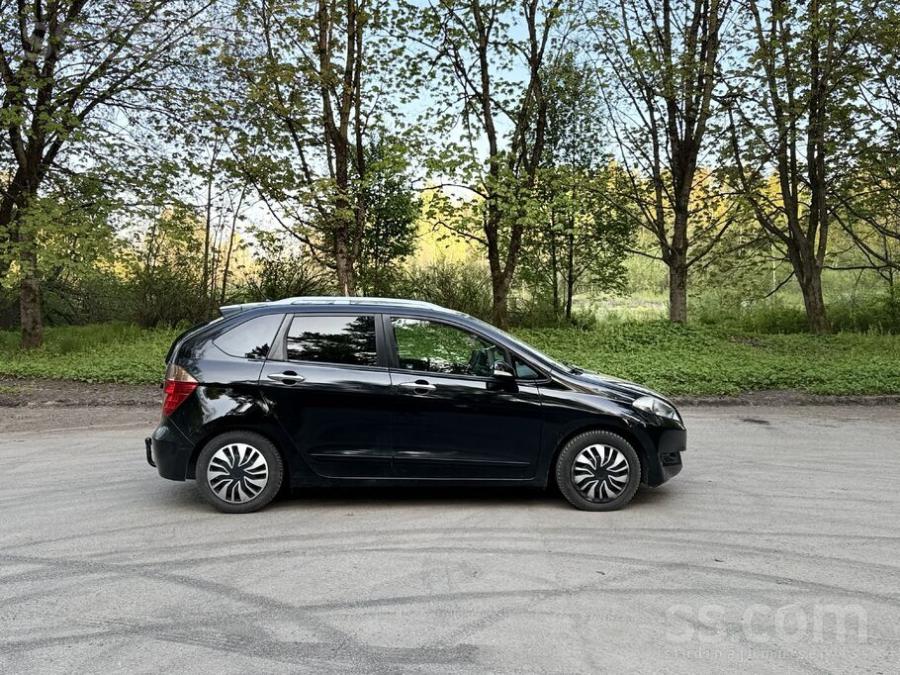 Black Honda FR-V 2009 in Riga, with an engine capacity of 2.20 L and mileage of 234 thousand km for 2090 €, photo 8 on AUTOMOTO.COM.LV