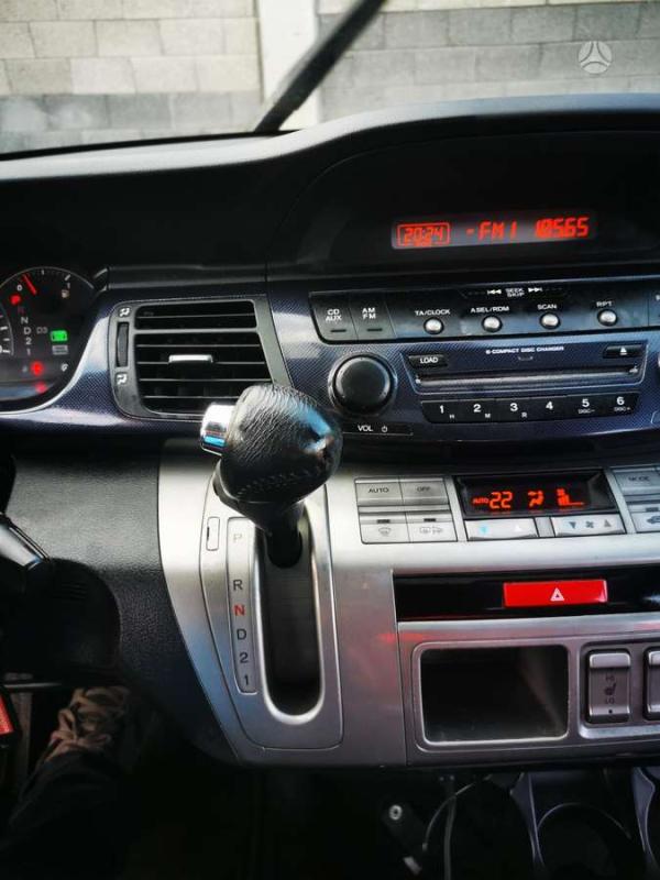Black Honda FR-V 2009 in Vilnius, with an engine capacity of 1.80 L and mileage of 165 thousand km for 3550 €, photo 3 on AUTOMOTO.COM.LV