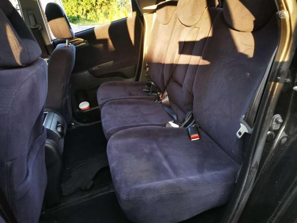 Black Honda FR-V 2009 in Vilnius, with an engine capacity of 1.80 L and mileage of 165 thousand km for 3550 €, photo 6 on AUTOMOTO.COM.LV