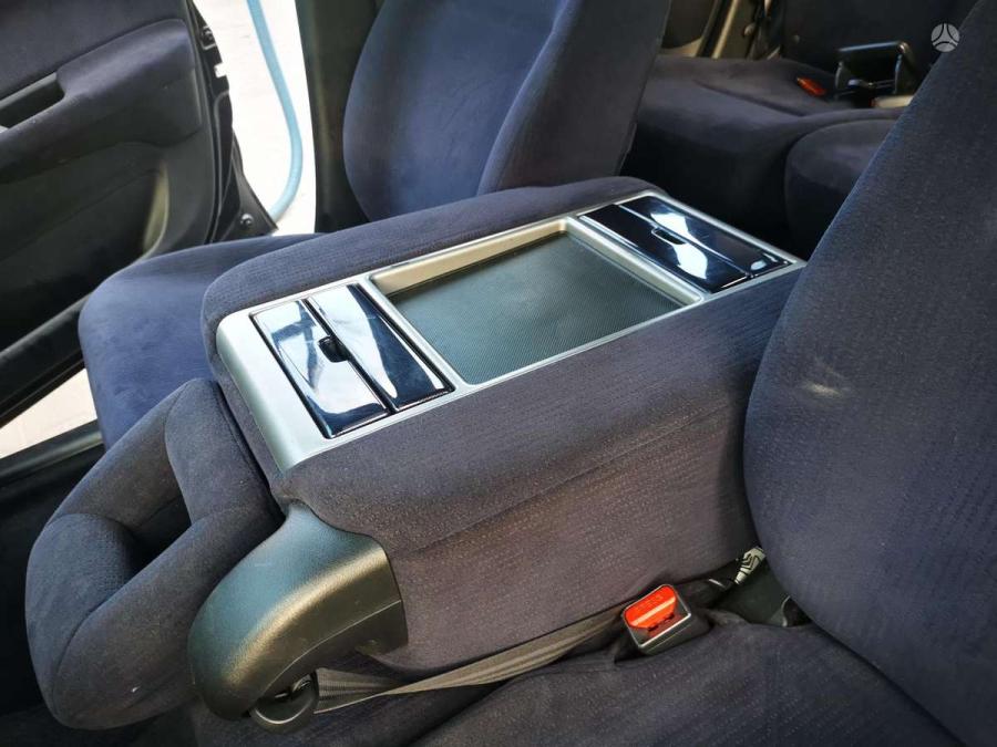 Black Honda FR-V 2009 in Vilnius, with an engine capacity of 1.80 L and mileage of 165 thousand km for 3550 €, photo 26 on AUTOMOTO.COM.LV