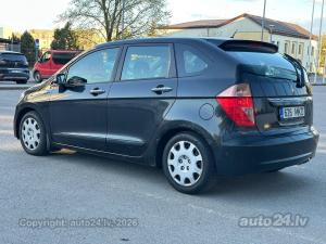 Black Honda FR-V 2007 in Tallinn, with an engine capacity of 1.80 L and mileage of 238 thousand km for 699 €, photo 6 on AUTOMOTO.COM.LV