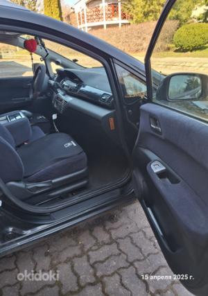 Black Honda FR-V 2008 in Tallinn, with an engine capacity of 0.10 L and mileage of 202 thousand km for 1200 €, photo 5 on AUTOMOTO.COM.LV
