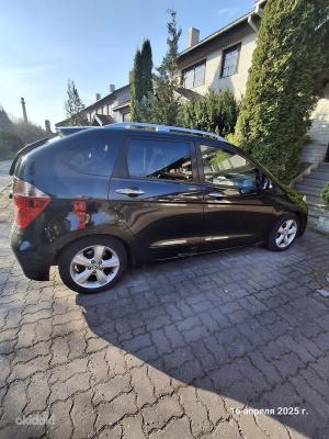 Black Honda FR-V 2008 in Tallinn, with an engine capacity of 0.10 L and mileage of 202 thousand km for 1200 €, photo 10 on AUTOMOTO.COM.LV