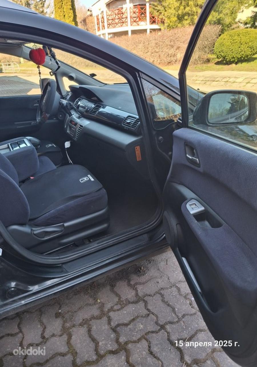 Black Honda FR-V 2008 in Tallinn, with an engine capacity of 0.10 L and mileage of 202 thousand km for 1200 €, photo 12 on AUTOMOTO.COM.LV