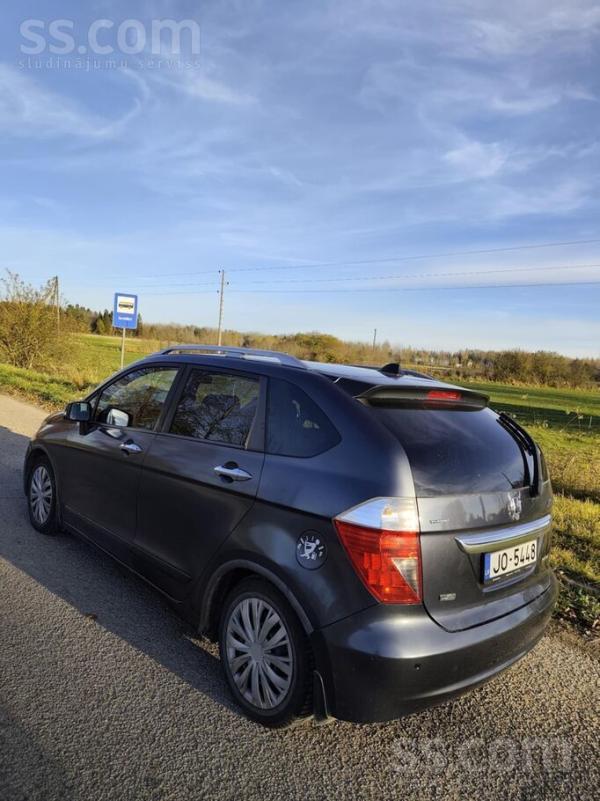 Blue Honda FR-V 2006 in Rezekne, with an engine capacity of 2.20 L and mileage of 300 thousand km for 1100 €, photo 2 on AUTOMOTO.COM.LV