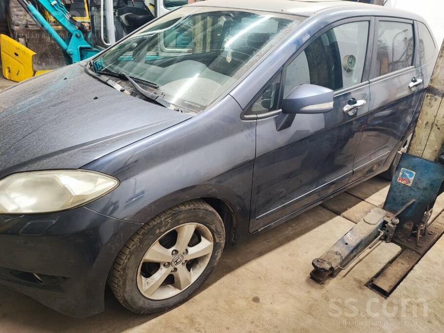 Zils Honda FR-V 2006 Ogre, ar dzinēja tilpumu 2.00 L un nobraukumu 290 tūkst. km par 750 €, foto 6 vietnē AUTOMOTO.COM.LV