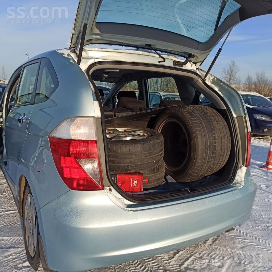 Zils Honda FR-V 2006 Daugavpils, ar dzinēja tilpumu 1.70 L un nobraukumu 0 tūkst. km par 1255 €, foto 10 vietnē AUTOMOTO.COM.LV