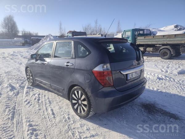 Zils Honda FR-V 2006 Rīga, ar dzinēja tilpumu 2.20 L un nobraukumu 330 tūkst. km par 800 €, foto 3 vietnē AUTOMOTO.COM.LV
