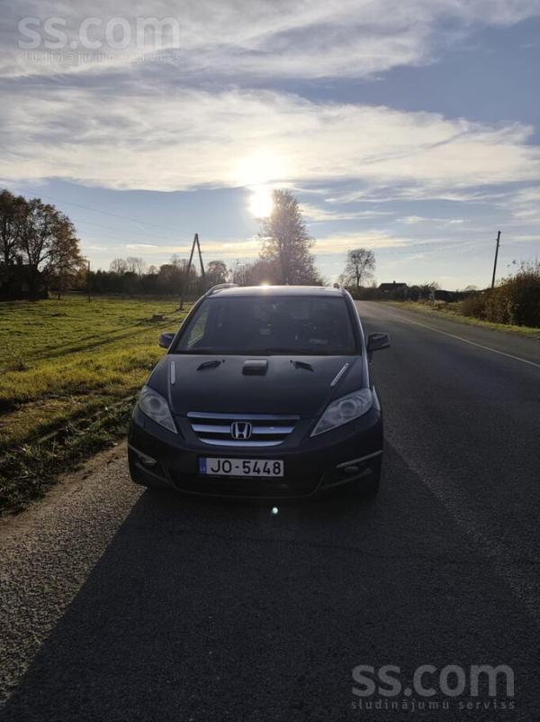 Blue Honda FR-V 2006 in Rezekne, with an engine capacity of 2.20 L and mileage of 300 thousand km for 800 €, photo 5 on AUTOMOTO.COM.LV