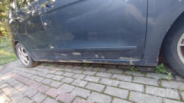 Zils Honda FR-V 2009 Cēsis, ar dzinēja tilpumu 1.80 L un nobraukumu 400 tūkst. km par 1500 €, foto 4 vietnē AUTOMOTO.COM.LV