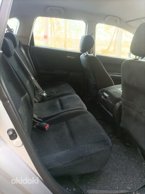 Grey Honda FR-V 2006 in Tallinn, with an engine capacity of 1.70 L and mileage of 206 thousand km for 1100 €, photo 7 on AUTOMOTO.COM.LV