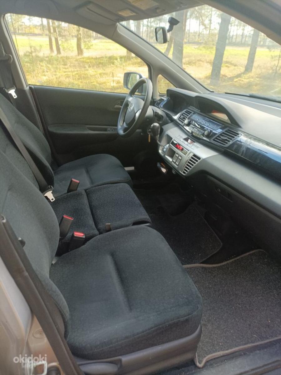 Pelēks Honda FR-V 2006 Tallina, ar dzinēja tilpumu 1.70 L un nobraukumu 206 tūkst. km par 1100 €, foto 14 vietnē AUTOMOTO.COM.LV