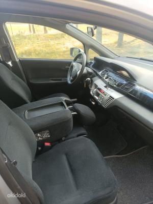 Pelēks Honda FR-V 2006 Tallina, ar dzinēja tilpumu 1.70 L un nobraukumu 206 tūkst. km par 1100 €, foto 15 vietnē AUTOMOTO.COM.LV