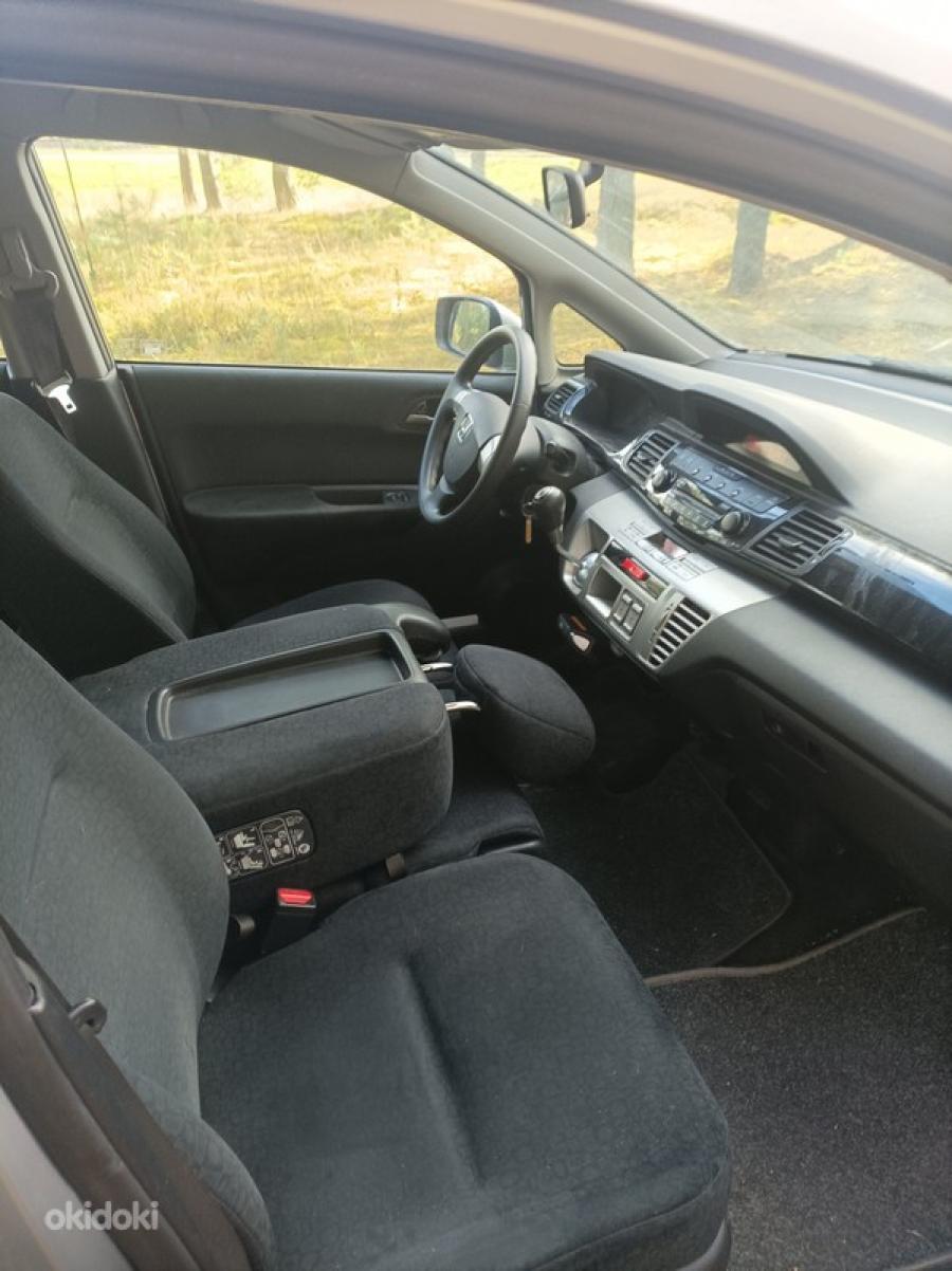 Pelēks Honda FR-V 2006 Tallina, ar dzinēja tilpumu 1.70 L un nobraukumu 206 tūkst. km par 1100 €, foto 15 vietnē AUTOMOTO.COM.LV