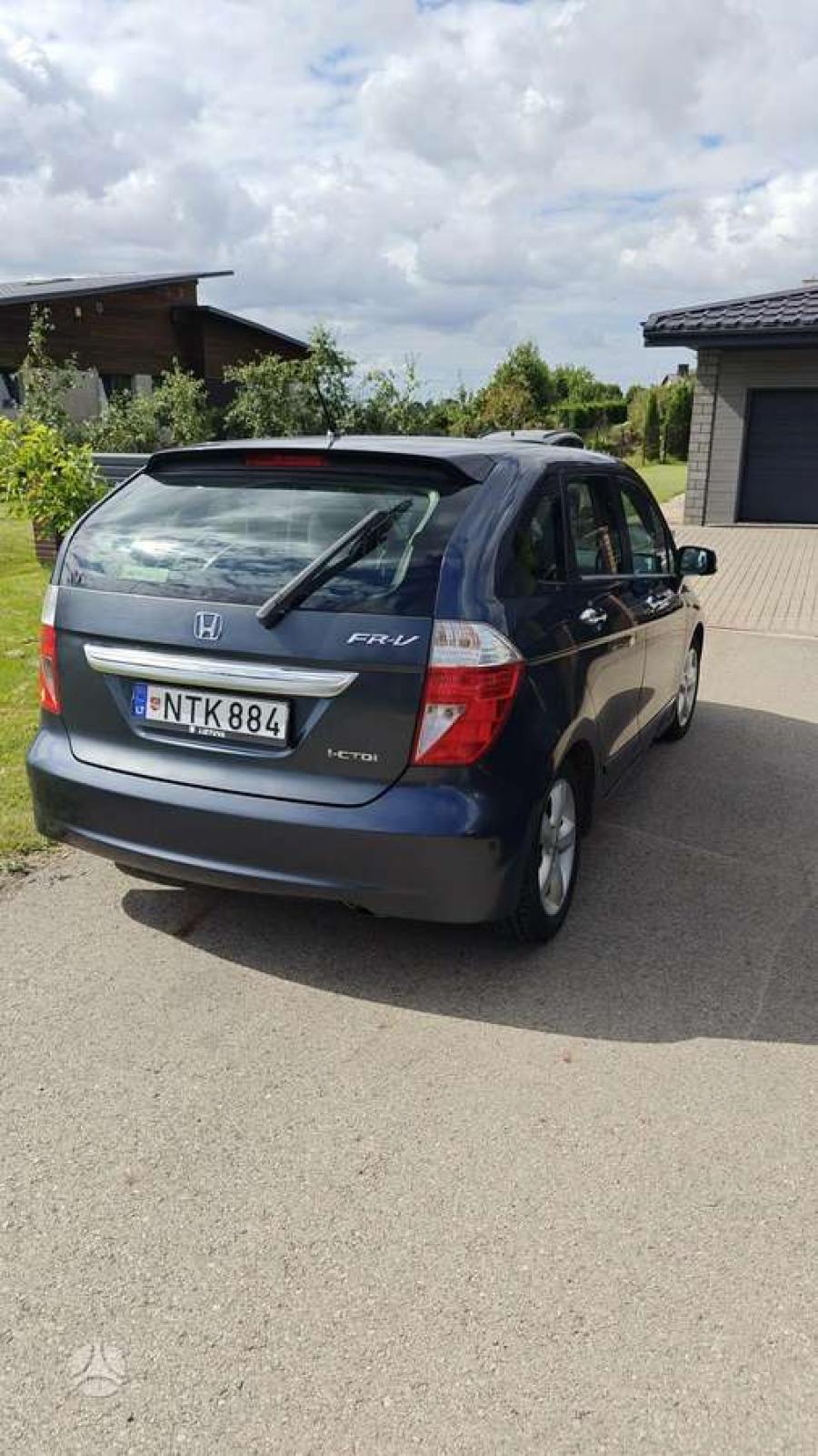 Grey Honda FR-V 2006 in Alytus, with an engine capacity of 2.20 L and mileage of 420 thousand km for 1699 €, photo 3 on AUTOMOTO.COM.LV
