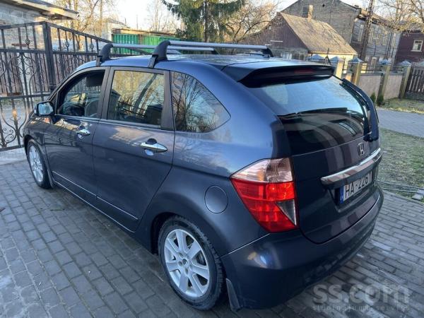 Grey Honda FR-V 2008 in Riga, with an engine capacity of 1.80 L and mileage of 332 thousand km for 1750 €, photo 3 on AUTOMOTO.COM.LV