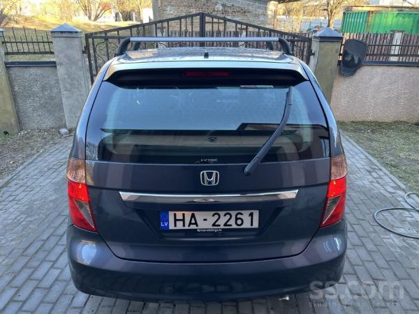 Grey Honda FR-V 2008 in Riga, with an engine capacity of 1.80 L and mileage of 332 thousand km for 1750 €, photo 4 on AUTOMOTO.COM.LV