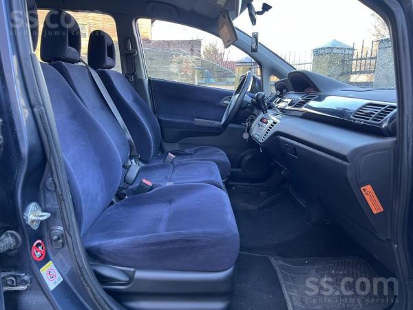 Grey Honda FR-V 2008 in Riga, with an engine capacity of 1.80 L and mileage of 332 thousand km for 1750 €, photo 6 on AUTOMOTO.COM.LV