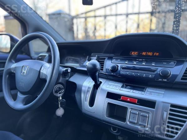 Grey Honda FR-V 2008 in Riga, with an engine capacity of 1.80 L and mileage of 332 thousand km for 1750 €, photo 8 on AUTOMOTO.COM.LV