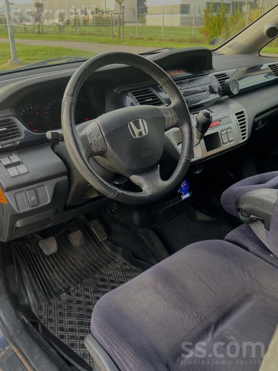 Pelēks Honda FR-V 2008 Rīga, ar dzinēja tilpumu 1.80 L un nobraukumu 318 tūkst. km par 1500 €, foto 9 vietnē AUTOMOTO.COM.LV