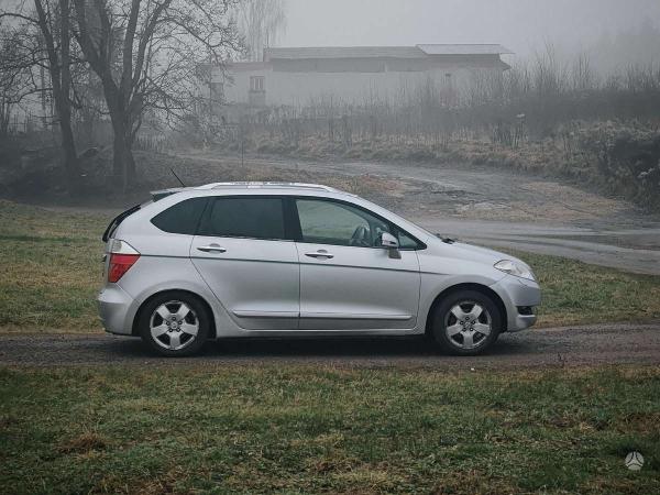 Grey Honda FR-V 2005 in Vilnius, with an engine capacity of 2.00 L and mileage of 218 thousand km for 1450 €, photo 4 on AUTOMOTO.COM.LV