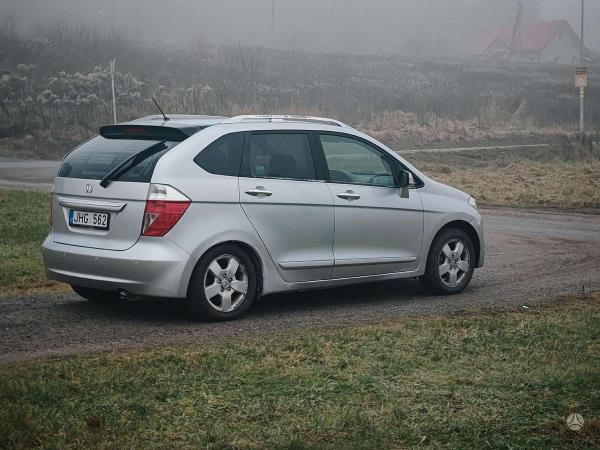 Grey Honda FR-V 2005 in Vilnius, with an engine capacity of 2.00 L and mileage of 218 thousand km for 1450 €, photo 5 on AUTOMOTO.COM.LV