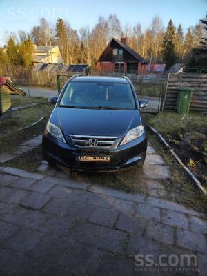 Grey Honda FR-V 2005 in Cesis, with an engine capacity of 2.20 L and mileage of 343 thousand km for 900 €, photo 2 on AUTOMOTO.COM.LV