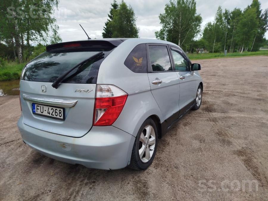 Grey Honda FR-V 2006 in Gulbene, with an engine capacity of 2.00 L and mileage of 281 thousand km for 1200 €, photo 4 on AUTOMOTO.COM.LV