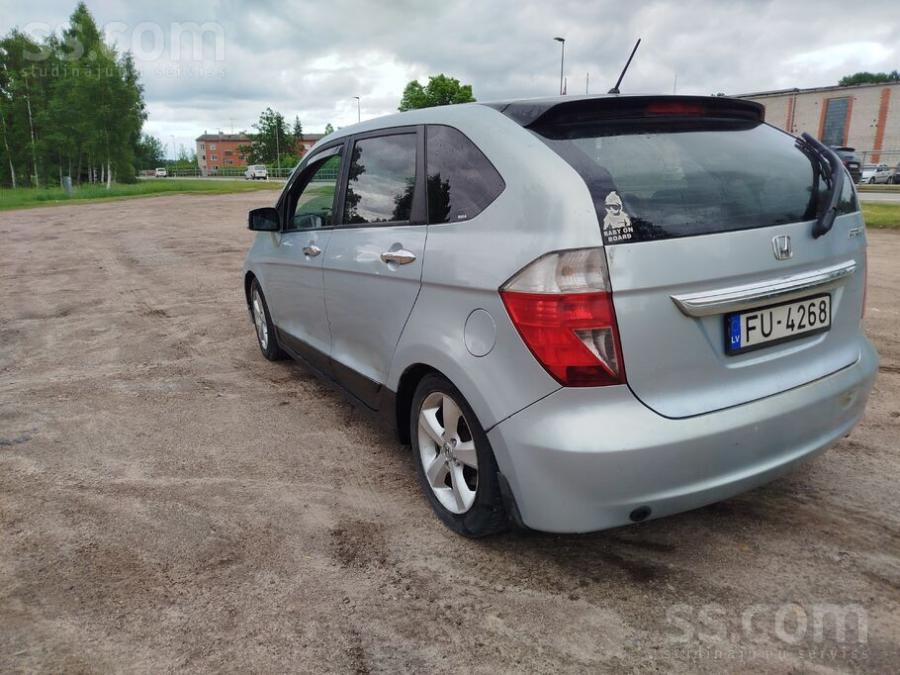 Grey Honda FR-V 2006 in Gulbene, with an engine capacity of 2.00 L and mileage of 281 thousand km for 1200 €, photo 5 on AUTOMOTO.COM.LV