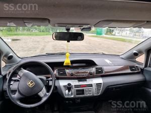 Grey Honda FR-V 2006 in Gulbene, with an engine capacity of 2.00 L and mileage of 281 thousand km for 1200 €, photo 6 on AUTOMOTO.COM.LV