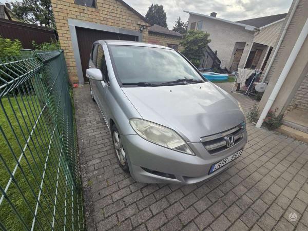 Grey Honda FR-V 2006 in Panevezys, with an engine capacity of 2.20 L and mileage of 348 thousand km for 999 €, photo 2 on AUTOMOTO.COM.LV