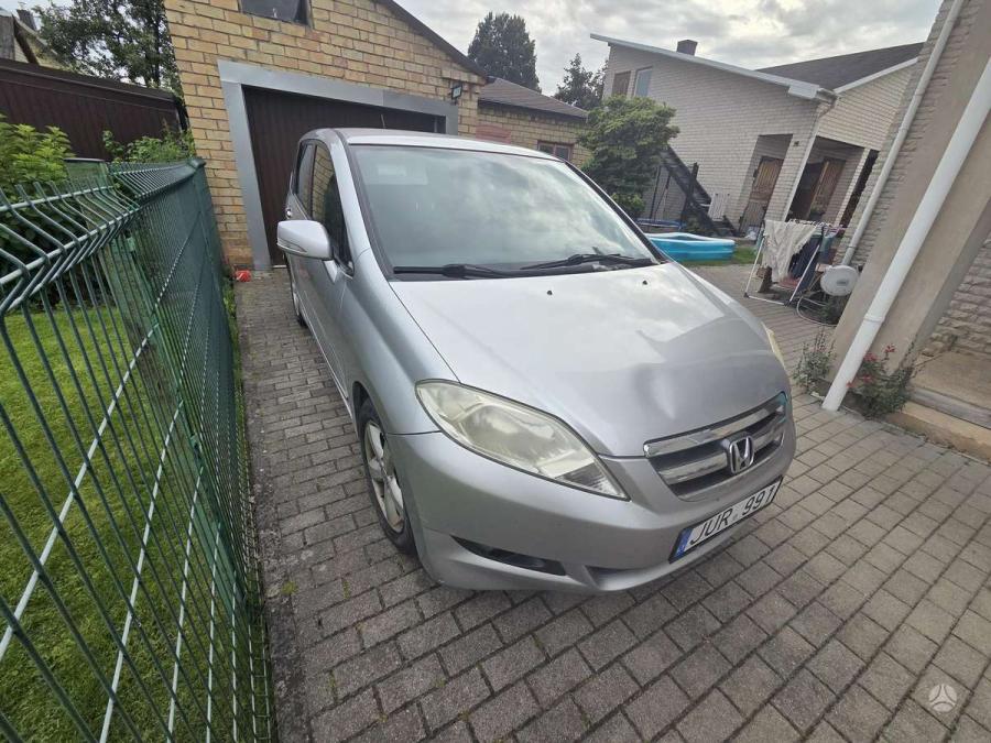 Grey Honda FR-V 2006 in Panevezys, with an engine capacity of 2.20 L and mileage of 348 thousand km for 999 €, photo 3 on AUTOMOTO.COM.LV