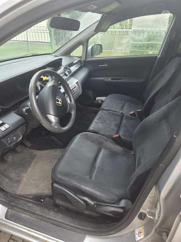 Grey Honda FR-V 2006 in Panevezys, with an engine capacity of 2.20 L and mileage of 348 thousand km for 999 €, photo 6 on AUTOMOTO.COM.LV