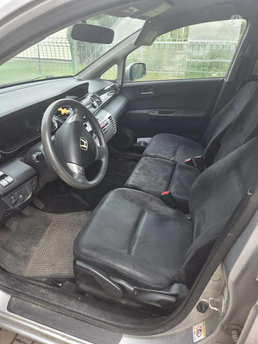 Grey Honda FR-V 2006 in Panevezys, with an engine capacity of 2.20 L and mileage of 348 thousand km for 999 €, photo 7 on AUTOMOTO.COM.LV