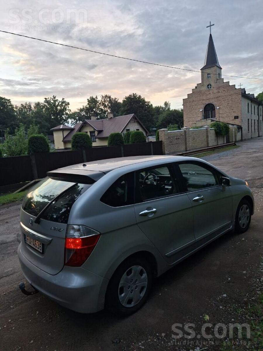 Pelēks Honda FR-V 2006 Rīga, ar dzinēja tilpumu 1.70 L un nobraukumu 220 tūkst. km par 499 €, foto 4 vietnē AUTOMOTO.COM.LV
