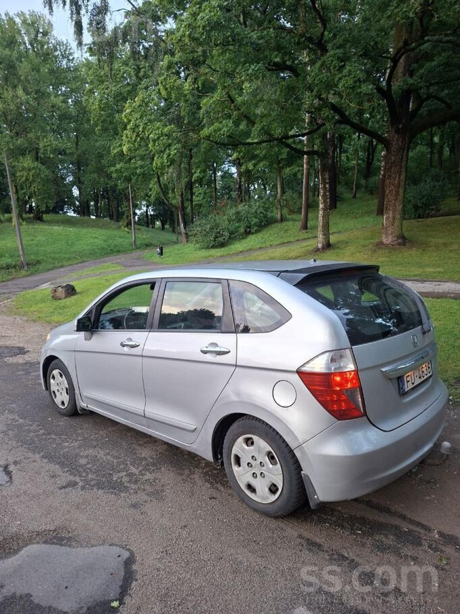 Pelēks Honda FR-V 2006 Rīga, ar dzinēja tilpumu 1.70 L un nobraukumu 220 tūkst. km par 499 €, foto 5 vietnē AUTOMOTO.COM.LV