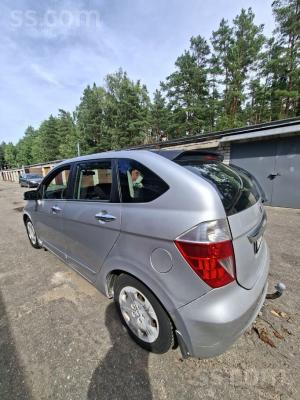 Pelēks Honda FR-V 2006 Rīga, ar dzinēja tilpumu 1.70 L un nobraukumu 230 tūkst. km par 499 €, foto 5 vietnē AUTOMOTO.COM.LV