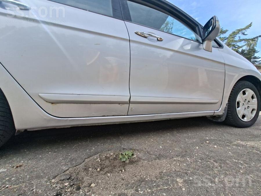 Pelēks Honda FR-V 2006 Rīga, ar dzinēja tilpumu 1.70 L un nobraukumu 230 tūkst. km par 499 €, foto 9 vietnē AUTOMOTO.COM.LV