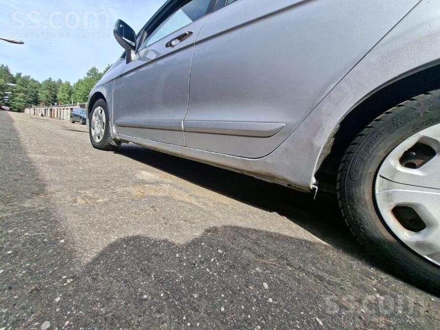 Pelēks Honda FR-V 2006 Rīga, ar dzinēja tilpumu 1.70 L un nobraukumu 230 tūkst. km par 499 €, foto 11 vietnē AUTOMOTO.COM.LV