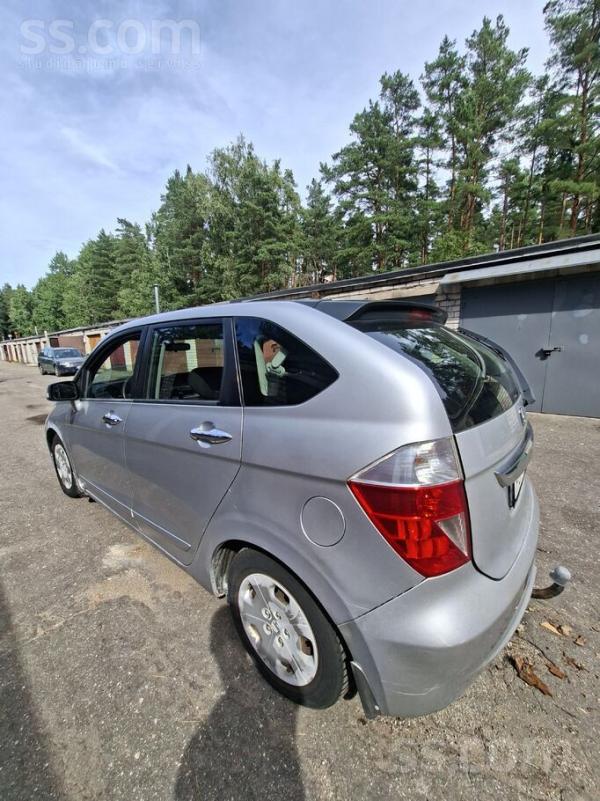 Pelēks Honda FR-V 2006 Rīga, ar dzinēja tilpumu 1.70 L un nobraukumu 230 tūkst. km par 499 €, foto 4 vietnē AUTOMOTO.COM.LV